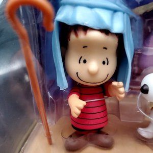 Peanuts | Toys | Peanuts Pageant Mini Figure Set With Play Stage ...